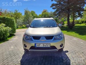 Mitsubishi Outlander 2008 in Riga, with an engine capacity of 2.00 L and mileage of 174 thousand km for 3999 €, photo 3 on AUTOMOTO.COM.LV