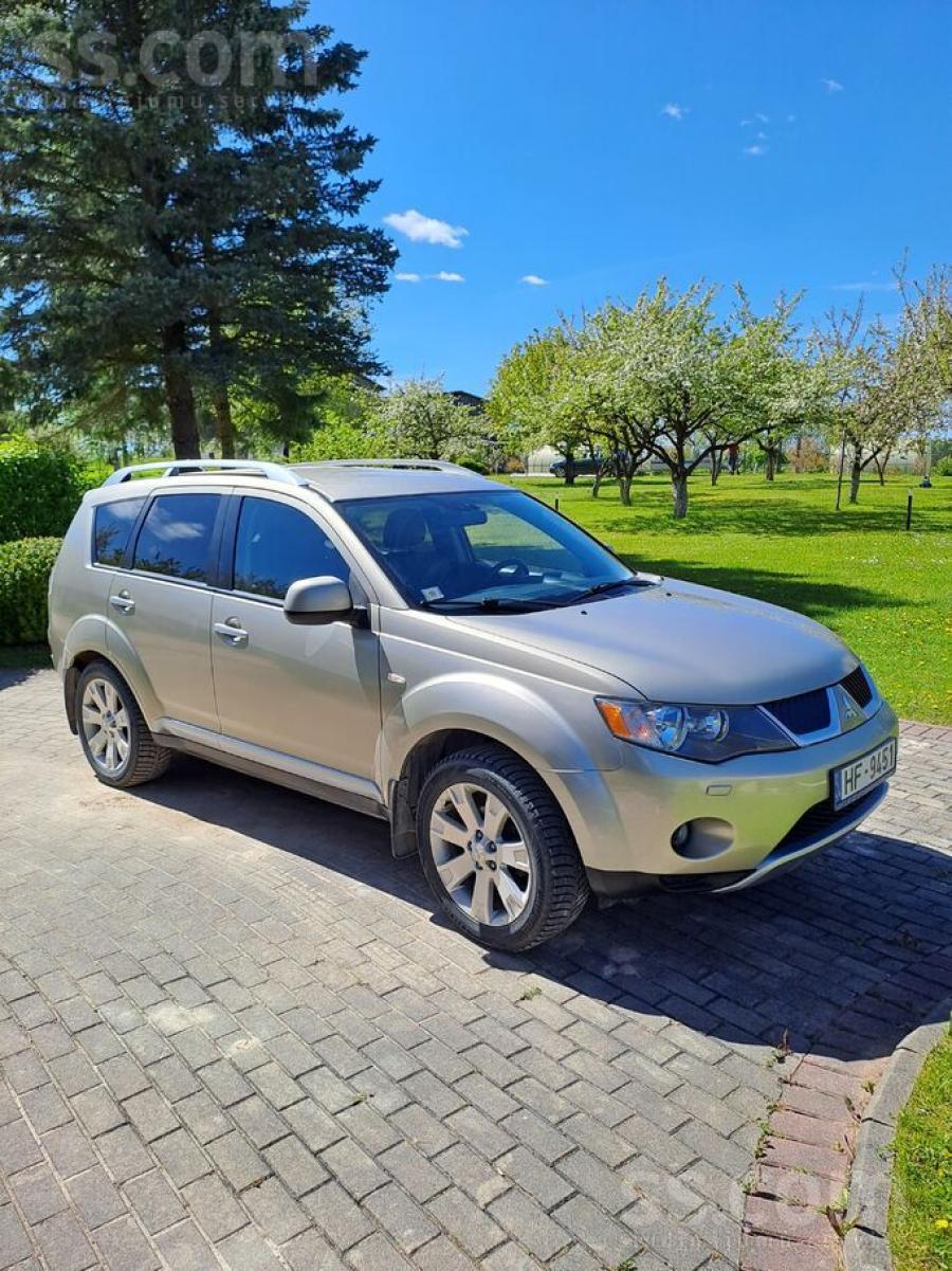 Mitsubishi Outlander 2008 in Riga, with an engine capacity of 2.00 L and mileage of 174 thousand km for 3999 €, photo 4 on AUTOMOTO.COM.LV