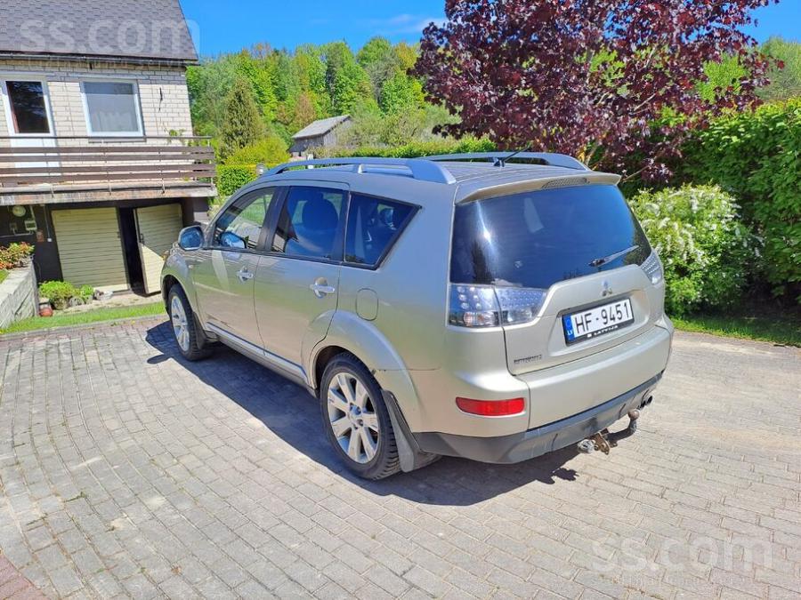 Mitsubishi Outlander 2008 in Riga, with an engine capacity of 2.00 L and mileage of 174 thousand km for 3999 €, photo 8 on AUTOMOTO.COM.LV