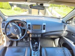 Mitsubishi Outlander 2008 in Riga, with an engine capacity of 2.00 L and mileage of 174 thousand km for 3999 €, photo 12 on AUTOMOTO.COM.LV