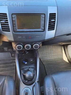 Mitsubishi Outlander 2008 in Riga, with an engine capacity of 2.00 L and mileage of 174 thousand km for 3999 €, photo 13 on AUTOMOTO.COM.LV