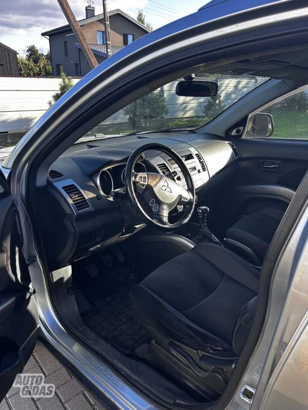 Mitsubishi Outlander 2008 in Kaunas, with an engine capacity of 2.00 L and mileage of 264 thousand km for 2700 €, photo 8 on AUTOMOTO.COM.LV