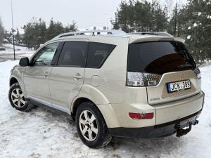 Mitsubishi Outlander 2009 in Vilnius, with an engine capacity of 2.00 L and mileage of 340 thousand km for 2950 €, photo 3 on AUTOMOTO.COM.LV