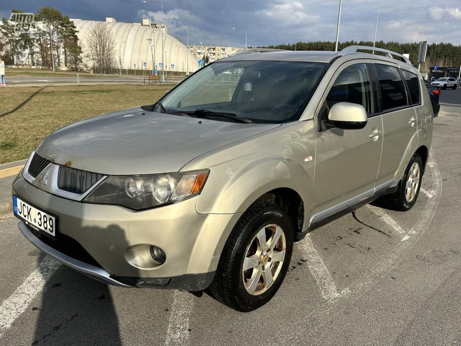 Mitsubishi Outlander 2009 in Vilnius, with an engine capacity of 2.00 L and mileage of 360 thousand km for 2499 €, photo 3 on AUTOMOTO.COM.LV