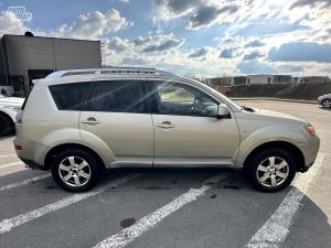 Mitsubishi Outlander 2009 in Vilnius, with an engine capacity of 2.00 L and mileage of 360 thousand km for 2499 €, photo 4 on AUTOMOTO.COM.LV