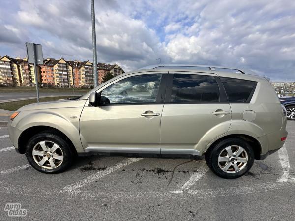 Mitsubishi Outlander 2009 in Vilnius, with an engine capacity of 2.00 L and mileage of 360 thousand km for 2499 €, photo 4 on AUTOMOTO.COM.LV