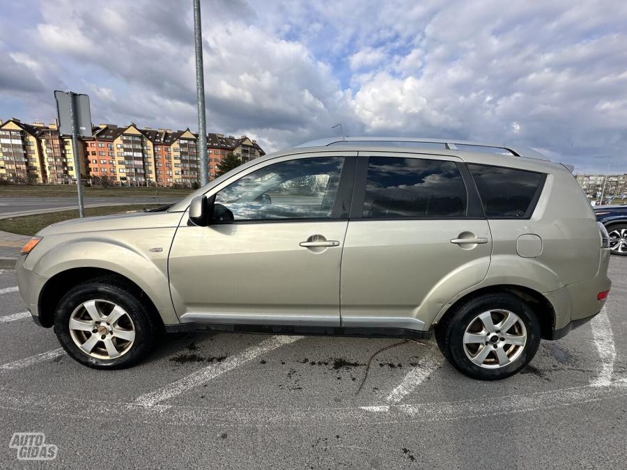 Mitsubishi Outlander 2009 in Vilnius, with an engine capacity of 2.00 L and mileage of 360 thousand km for 2499 €, photo 5 on AUTOMOTO.COM.LV
