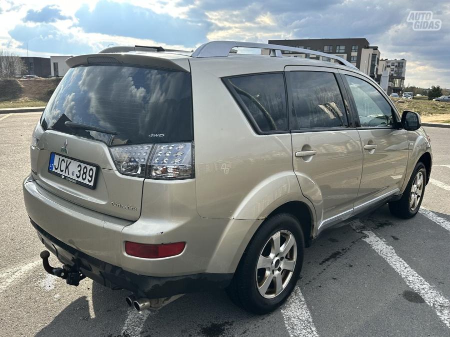 Mitsubishi Outlander 2009 in Vilnius, with an engine capacity of 2.00 L and mileage of 360 thousand km for 2499 €, photo 7 on AUTOMOTO.COM.LV
