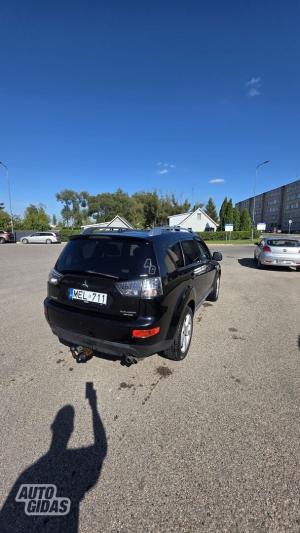 Mitsubishi Outlander 2009 in Ukmerge, with an engine capacity of 2.20 L and mileage of 275 thousand km for 3200 €, photo 3 on AUTOMOTO.COM.LV