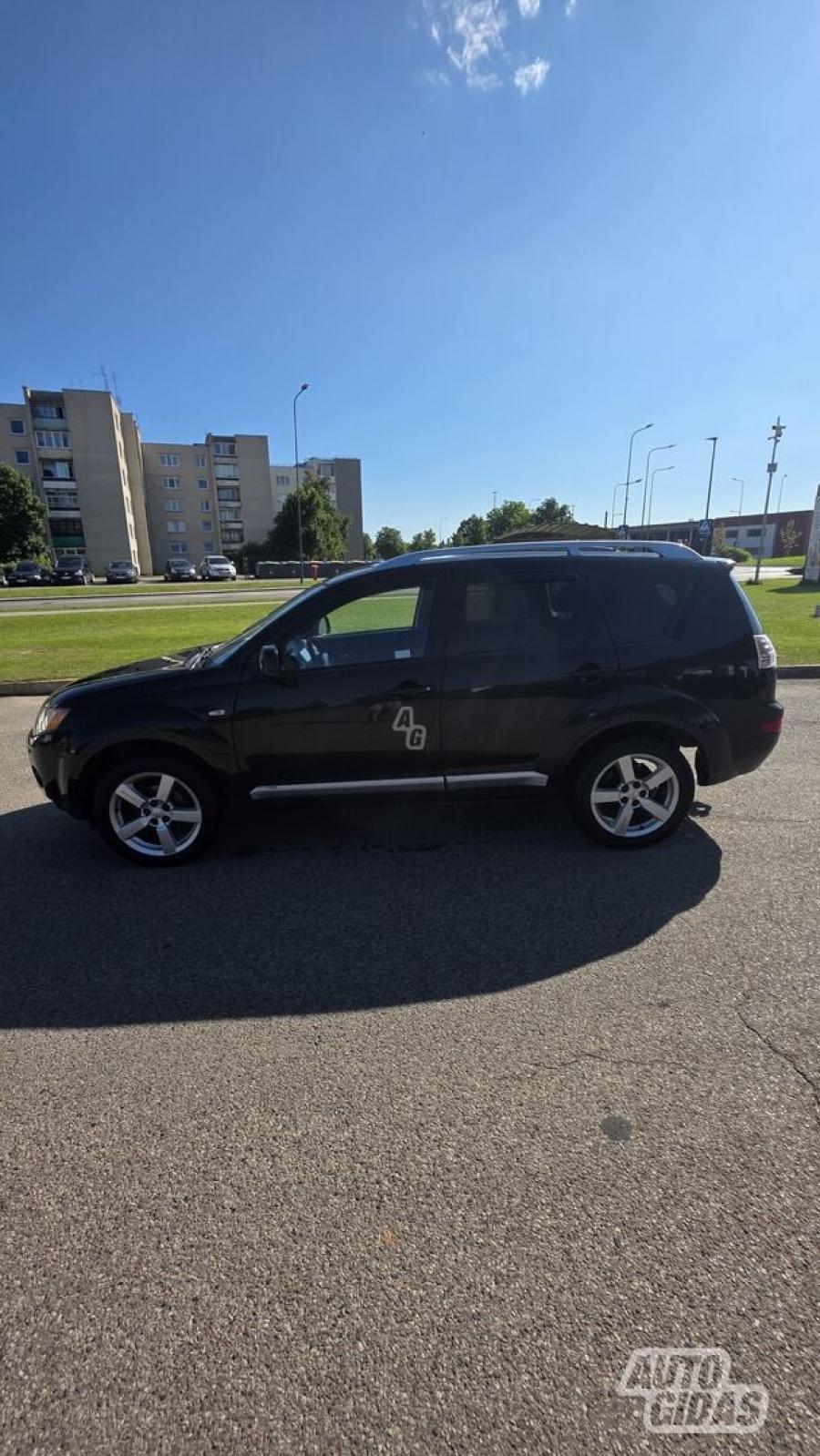 Mitsubishi Outlander 2009 in Ukmerge, with an engine capacity of 2.20 L and mileage of 275 thousand km for 3200 €, photo 4 on AUTOMOTO.COM.LV