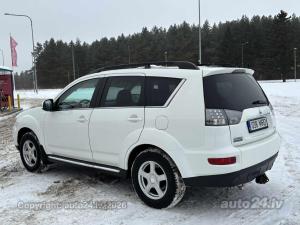 Mitsubishi Outlander 2010 Narva, ar dzinēja tilpumu 2.40 L un nobraukumu 300 tūkst. km par 3990 €, foto 4 vietnē AUTOMOTO.COM.LV
