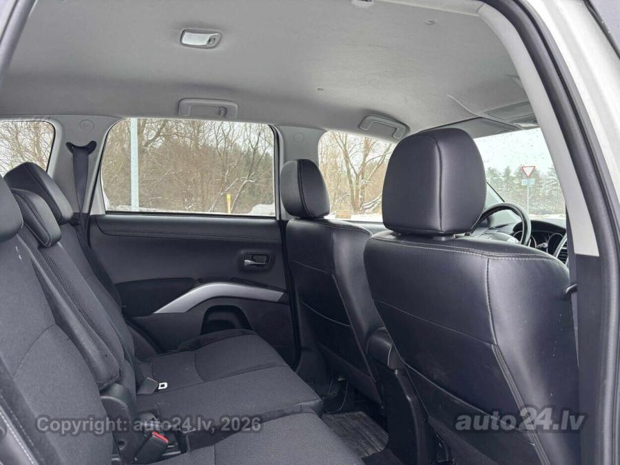 Mitsubishi Outlander 2010 Narva, ar dzinēja tilpumu 2.40 L un nobraukumu 300 tūkst. km par 3990 €, foto 6 vietnē AUTOMOTO.COM.LV