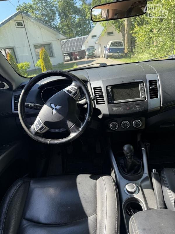 Mitsubishi Outlander 2010 in Pasvalys, with an engine capacity of 2.00 L and mileage of 200 thousand km for 3100 €, photo 7 on AUTOMOTO.COM.LV