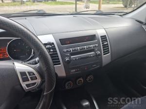 Mitsubishi Outlander 2010 Rīga, ar dzinēja tilpumu 2.40 L un nobraukumu 253 tūkst. km par 3350 €, foto 3 vietnē AUTOMOTO.COM.LV