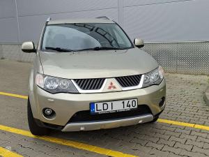Mitsubishi Outlander 2010 Viļņa, ar dzinēja tilpumu 2.18 L un nobraukumu 185 tūkst. km par 2800 €, foto  vietnē AUTOMOTO.COM.LV
