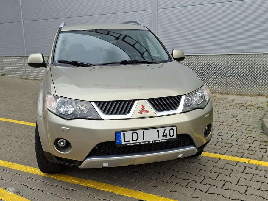 Mitsubishi Outlander 2010 in Vilnius, with an engine capacity of 2.18 L and mileage of 185 thousand km for 2800 €, photo 1 on AUTOMOTO.COM.LV