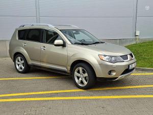Mitsubishi Outlander 2010 in Vilnius, with an engine capacity of 2.18 L and mileage of 185 thousand km for 2800 €, photo 4 on AUTOMOTO.COM.LV