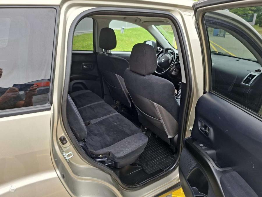 Mitsubishi Outlander 2010 in Vilnius, with an engine capacity of 2.18 L and mileage of 185 thousand km for 2800 €, photo 6 on AUTOMOTO.COM.LV
