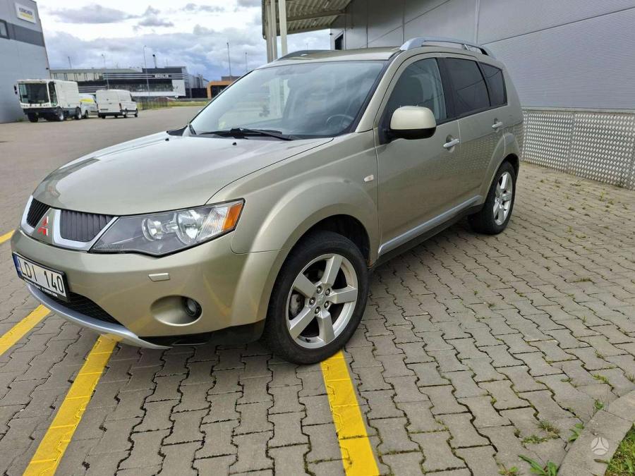 Mitsubishi Outlander 2010 in Vilnius, with an engine capacity of 2.18 L and mileage of 185 thousand km for 2800 €, photo 7 on AUTOMOTO.COM.LV