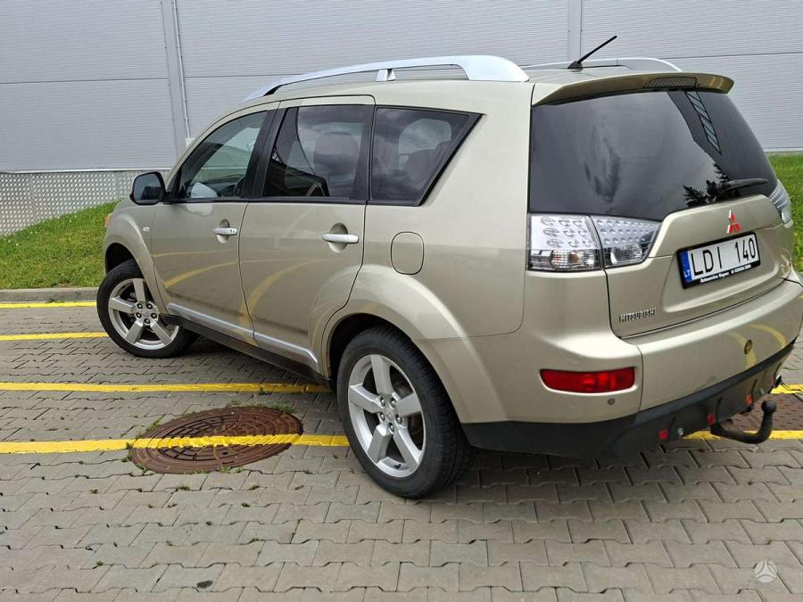 Mitsubishi Outlander 2010 in Vilnius, with an engine capacity of 2.18 L and mileage of 185 thousand km for 2800 €, photo 11 on AUTOMOTO.COM.LV