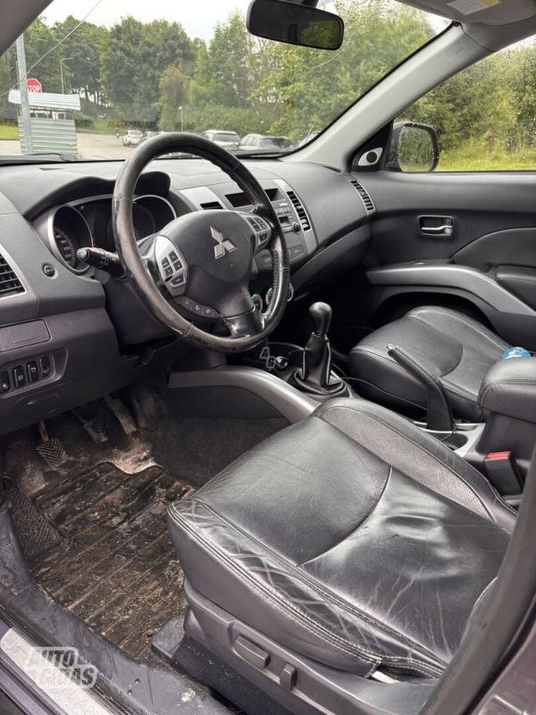 Mitsubishi Outlander 2010 Ignalina, ar dzinēja tilpumu 2.40 L un nobraukumu 250 tūkst. km par 1700 €, foto 6 vietnē AUTOMOTO.COM.LV