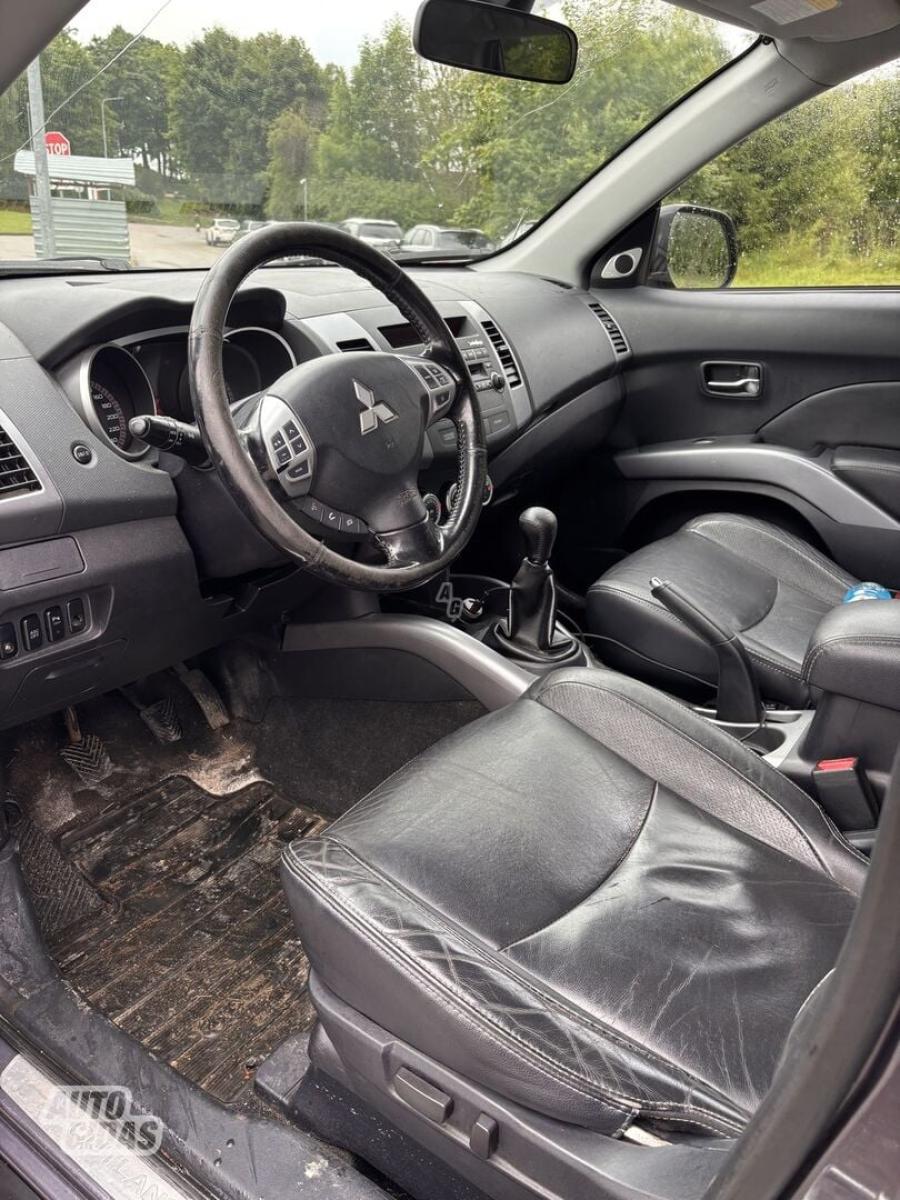 Mitsubishi Outlander 2010 Ignalina, ar dzinēja tilpumu 2.40 L un nobraukumu 250 tūkst. km par 1700 €, foto 7 vietnē AUTOMOTO.COM.LV