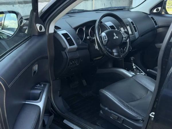 Mitsubishi Outlander 2011 Rīga, ar dzinēja tilpumu 2.20 L un nobraukumu 309 tūkst. km par 3680 €, foto 7 vietnē AUTOMOTO.COM.LV