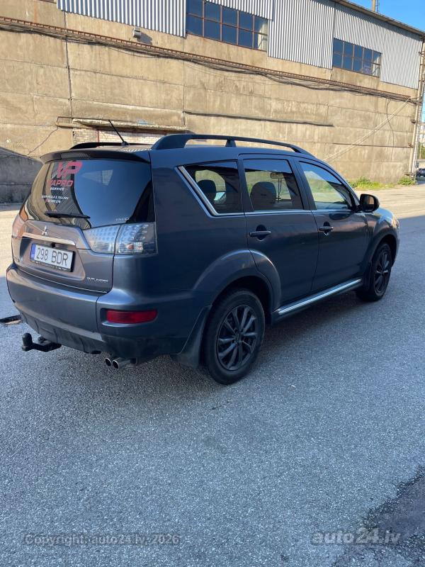 Mitsubishi Outlander 2011 Tallina vietnÄ Mitsubishi Outlander 2011 Tallina, ar dzinÄja tilpumu 2.20 L un nobraukumu 300 tÅ«kst. km par 4500 ā¬, foto 5 vietnÄ AUTOMOTO.COM.LV