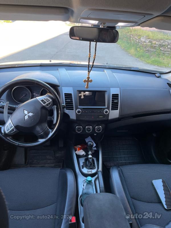 Mitsubishi Outlander 2011 Tallina vietnÄ Mitsubishi Outlander 2011 Tallina, ar dzinÄja tilpumu 2.20 L un nobraukumu 300 tÅ«kst. km par 4500 ā¬, foto 7 vietnÄ AUTOMOTO.COM.LV