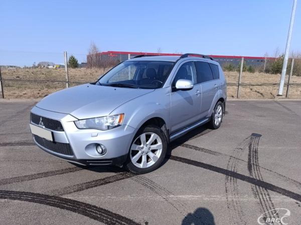 Mitsubishi Outlander 2012 in Vilnius, with an engine capacity of 2.36 L and mileage of 170 thousand km for 3900 €, photo 1 on AUTOMOTO.COM.LV