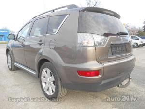 Mitsubishi Outlander 2012 in Viljandi, with an engine capacity of 2.20 L and mileage of 213 thousand km for 7990 €, photo 5 on AUTOMOTO.COM.LV