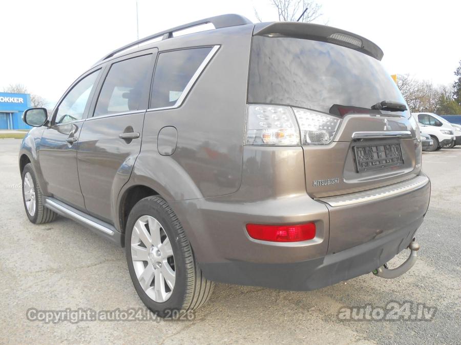 Mitsubishi Outlander 2012 in Viljandi, with an engine capacity of 2.20 L and mileage of 213 thousand km for 7990 €, photo 5 on AUTOMOTO.COM.LV