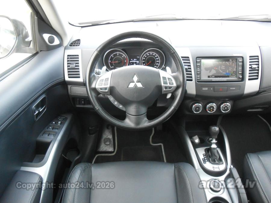 Mitsubishi Outlander 2012 in Viljandi, with an engine capacity of 2.20 L and mileage of 213 thousand km for 7990 €, photo 6 on AUTOMOTO.COM.LV