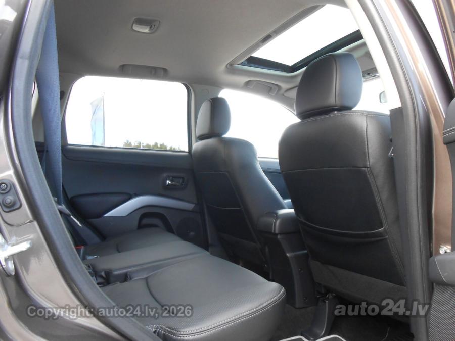 Mitsubishi Outlander 2012 in Viljandi, with an engine capacity of 2.20 L and mileage of 213 thousand km for 7990 €, photo 15 on AUTOMOTO.COM.LV