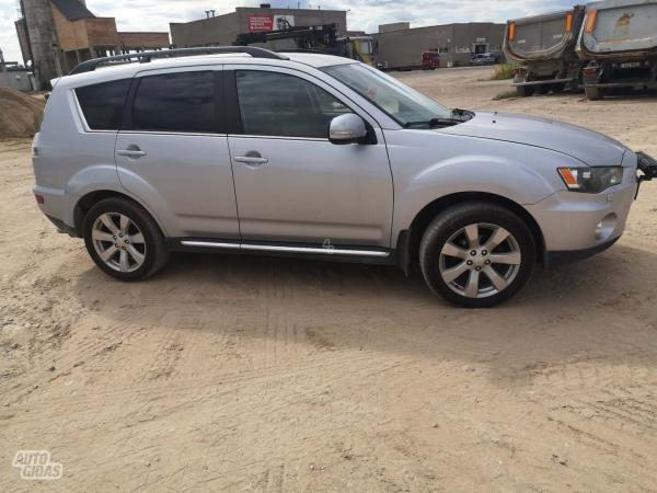 Mitsubishi Outlander 2012 in Siauliai, with an engine capacity of 2.20 L and mileage of 310 thousand km for 3950 €, photo 4 on AUTOMOTO.COM.LV