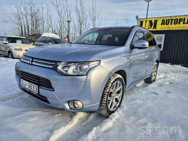 Mitsubishi Outlander 2013 Liepāja, ar dzinēja tilpumu 2.00 L un nobraukumu 227 tūkst. km par 9200 €, foto 1 vietnē AUTOMOTO.COM.LV