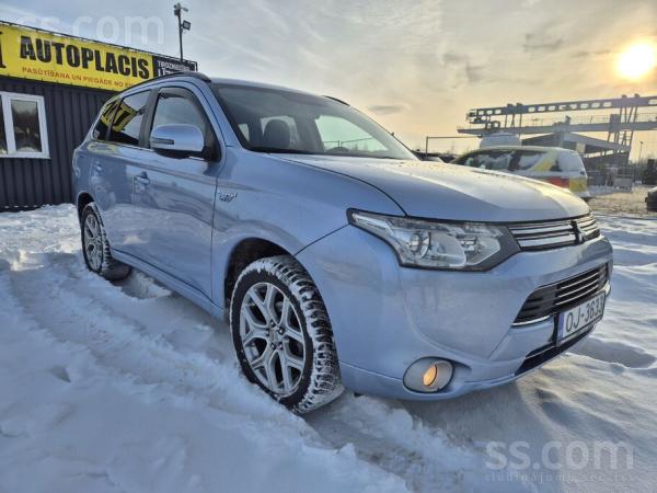 Mitsubishi Outlander 2013 Liepāja, ar dzinēja tilpumu 2.00 L un nobraukumu 227 tūkst. km par 9200 €, foto 3 vietnē AUTOMOTO.COM.LV