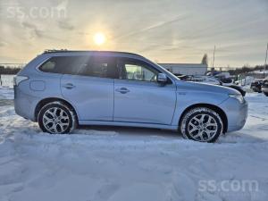 Mitsubishi Outlander 2013 Liepāja, ar dzinēja tilpumu 2.00 L un nobraukumu 227 tūkst. km par 9200 €, foto 4 vietnē AUTOMOTO.COM.LV