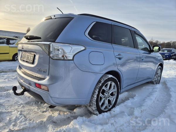 Mitsubishi Outlander 2013 Liepāja, ar dzinēja tilpumu 2.00 L un nobraukumu 227 tūkst. km par 9200 €, foto 5 vietnē AUTOMOTO.COM.LV
