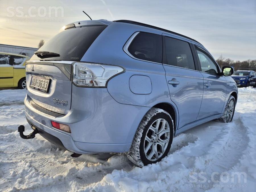 Mitsubishi Outlander 2013 Liepāja, ar dzinēja tilpumu 2.00 L un nobraukumu 227 tūkst. km par 9200 €, foto 5 vietnē AUTOMOTO.COM.LV