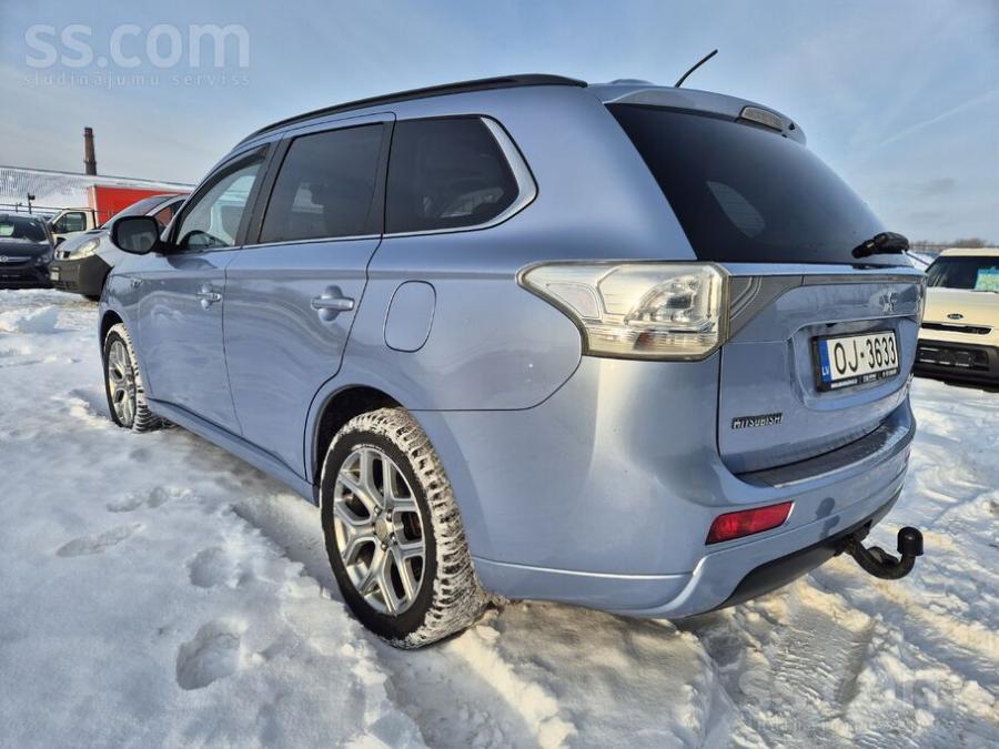 Mitsubishi Outlander 2013 Liepāja, ar dzinēja tilpumu 2.00 L un nobraukumu 227 tūkst. km par 9200 €, foto 7 vietnē AUTOMOTO.COM.LV
