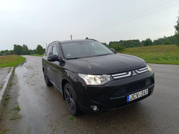 Mitsubishi Outlander 2013 in Jonava, with an engine capacity of 2.30 L and mileage of 241 thousand km for 8500 €, photo 1 on AUTOMOTO.COM.LV