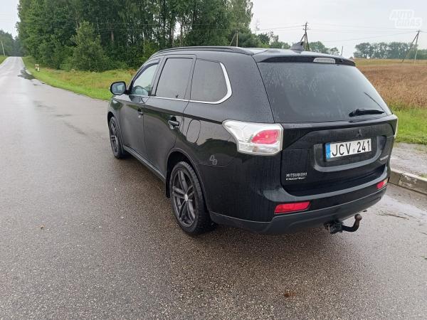 Mitsubishi Outlander 2013 in Jonava, with an engine capacity of 2.30 L and mileage of 241 thousand km for 8500 €, photo 4 on AUTOMOTO.COM.LV