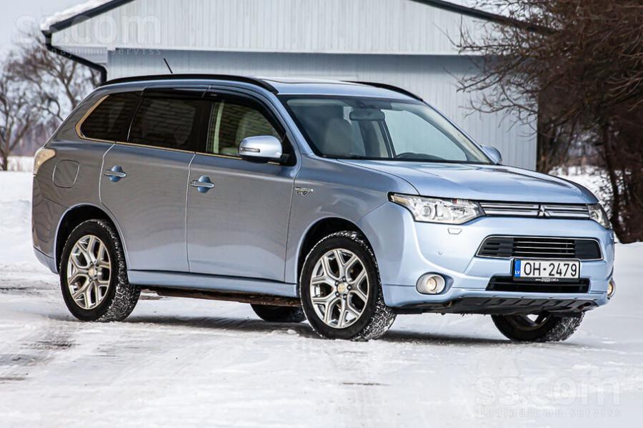 Mitsubishi Outlander 2013 in Tukums, with an engine capacity of 2.00 L and mileage of 0 thousand km for 8990 €, photo 5 on AUTOMOTO.COM.LV