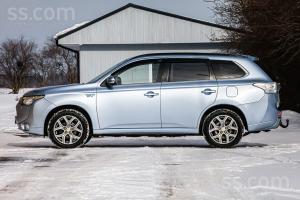 Mitsubishi Outlander 2013 in Tukums, with an engine capacity of 2.00 L and mileage of 0 thousand km for 8990 €, photo 6 on AUTOMOTO.COM.LV