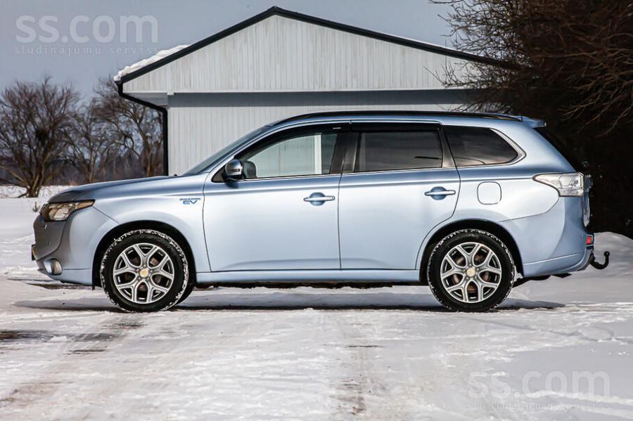 Mitsubishi Outlander 2013 in Tukums, with an engine capacity of 2.00 L and mileage of 0 thousand km for 8990 €, photo 6 on AUTOMOTO.COM.LV