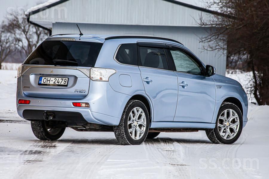 Mitsubishi Outlander 2013 in Tukums, with an engine capacity of 2.00 L and mileage of 0 thousand km for 8990 €, photo 7 on AUTOMOTO.COM.LV