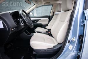Mitsubishi Outlander 2013 in Tukums, with an engine capacity of 2.00 L and mileage of 0 thousand km for 8990 €, photo 11 on AUTOMOTO.COM.LV