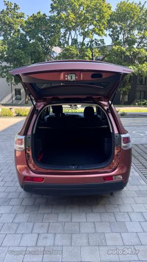 Mitsubishi Outlander 2013 Tallina, ar dzinēja tilpumu 2.00 L un nobraukumu 162 tūkst. km par 9990 €, foto 13 vietnē AUTOMOTO.COM.LV