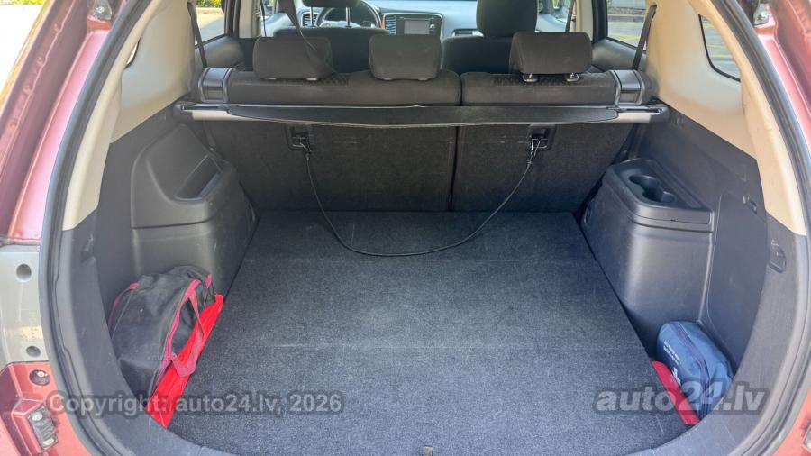 Mitsubishi Outlander 2013 Tallina, ar dzinēja tilpumu 2.00 L un nobraukumu 162 tūkst. km par 9990 €, foto 14 vietnē AUTOMOTO.COM.LV
